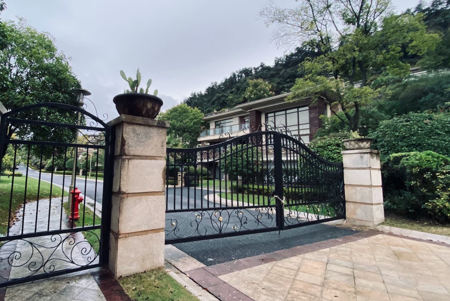 Your Guide To Building In A Gated Community | G.J. Gardner Homes